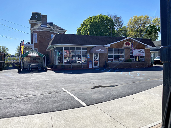 Don't let the humble exterior fool you—this unassuming brick building houses barbecue magic that would make even the most dedicated Texas pit master nod in approval.