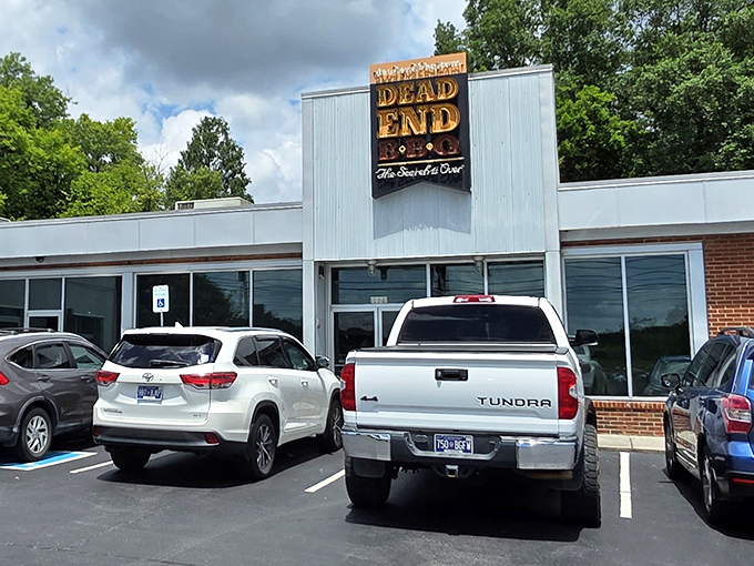 The unassuming exterior of Dead End BBQ proves once again that in Tennessee, the most spectacular food often hides behind the most modest facades.