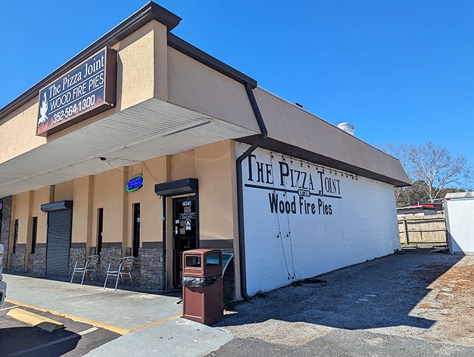 Unassuming on the outside, extraordinary on the inside. This modest storefront in Dunnellon hides pizza treasures that would make a New Yorker weep with joy.