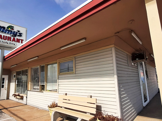 The kind of unassuming exterior that keeps the best breakfast secrets hidden in plain sight.