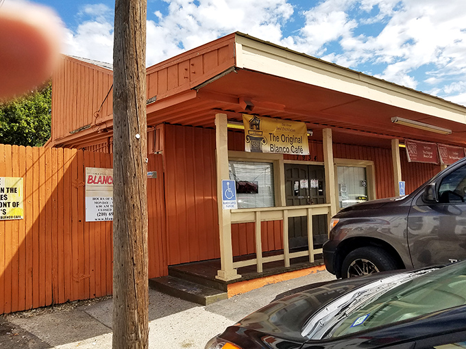 No architectural awards here&mdash;just a straightforward entrance that says, "We put our energy into the food, not the facade."