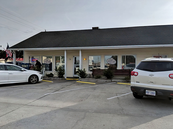 The unassuming exterior of Purple Onion Cafe proves once again that culinary treasures often hide in plain sight, like a delicious secret waiting to be discovered.