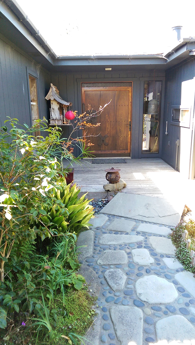 Behind this unassuming entrance lies the Heritage Gallery, where local artists capture Bodega's soul one canvas at a time.