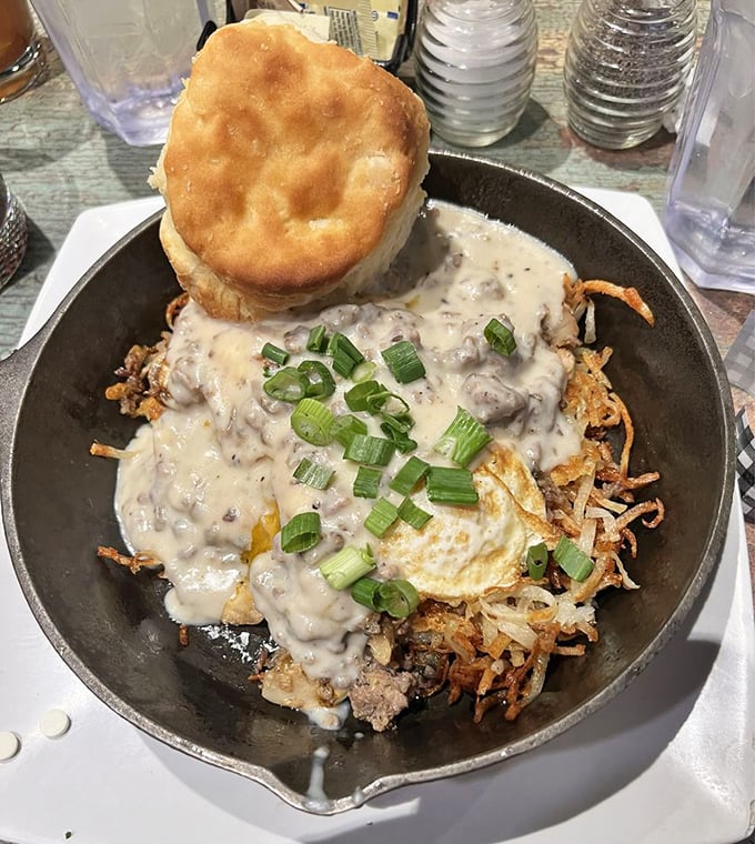 This country skillet arrangement looks like comfort food heaven decided to throw its own housewarming party.