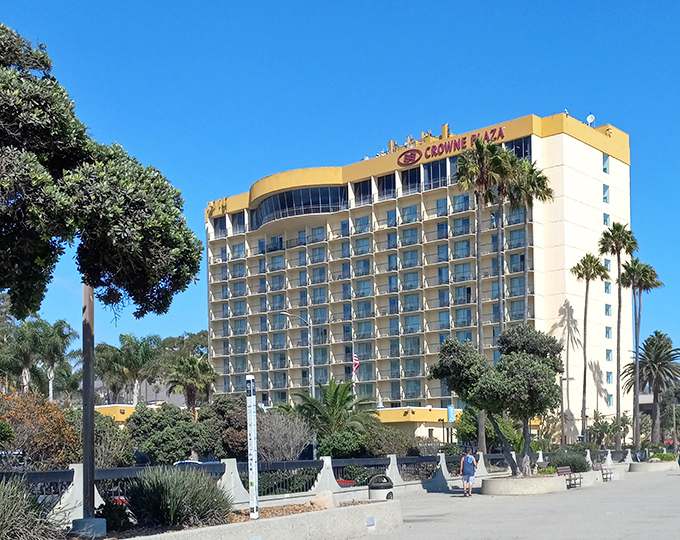 The Crowne Plaza offers rooms with a view that Instagram filters can't improve. Ocean panoramas that make working vacations an oxymoron.