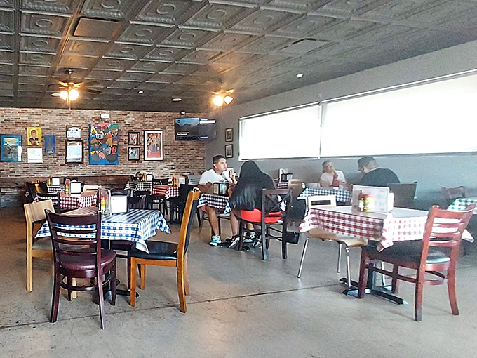 Fellow pilgrims on the path to chicken enlightenment. Notice how nobody's talking? That's the universal sign of food worth focusing on.