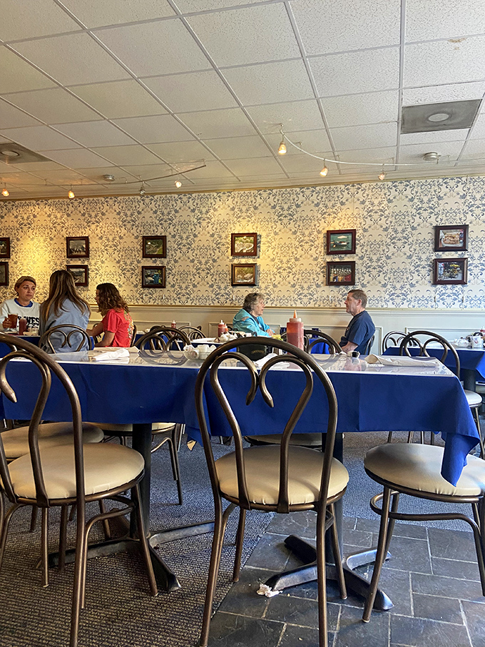 Where breakfast conversations and coffee refills flow freely, under the watchful gaze of tastefully framed artwork and track lighting.