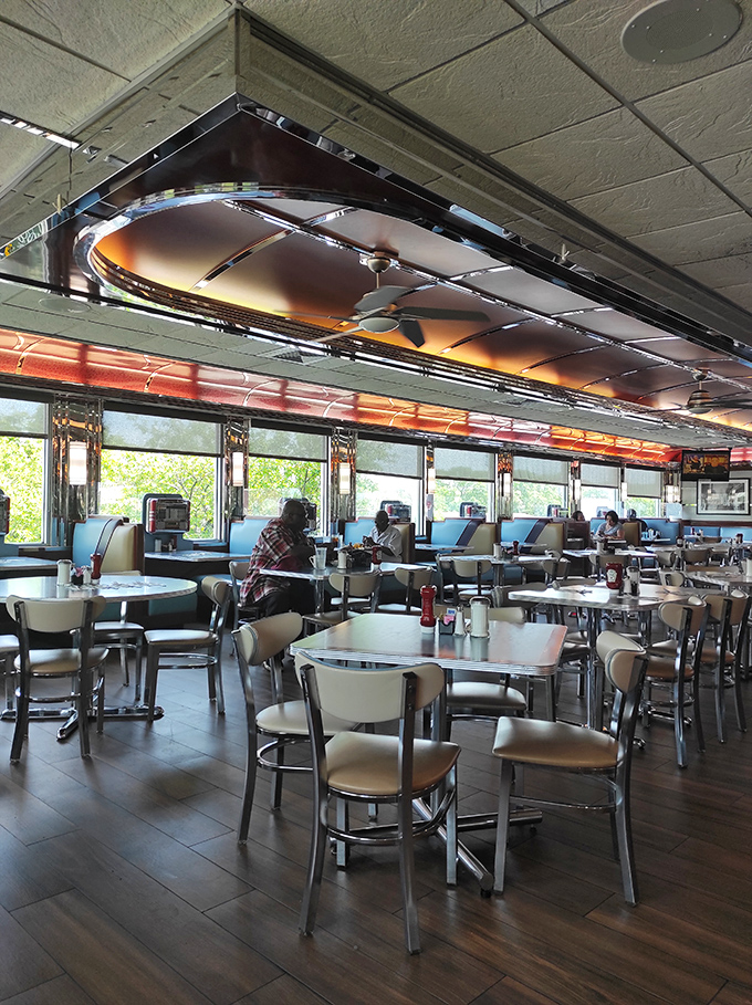 The quintessential diner tableau: empty tables patiently waiting for the next wave of hungry patrons to create their own breakfast memories.