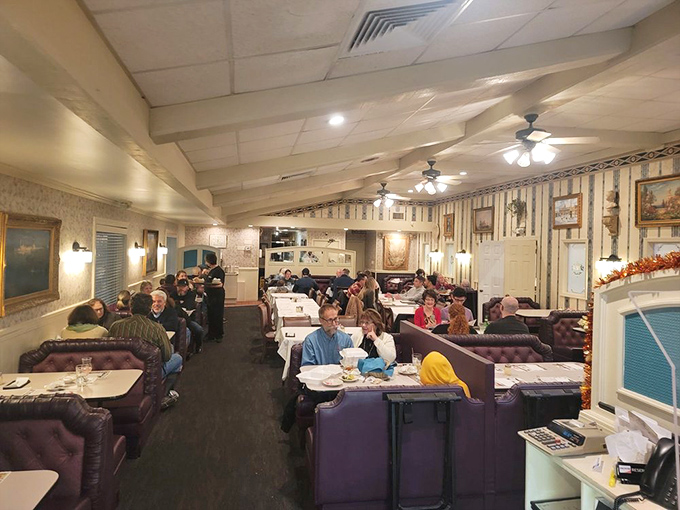 A full dining room speaks volumes &ndash; generations of Columbus families gathering in these booths, continuing traditions started by their grandparents.