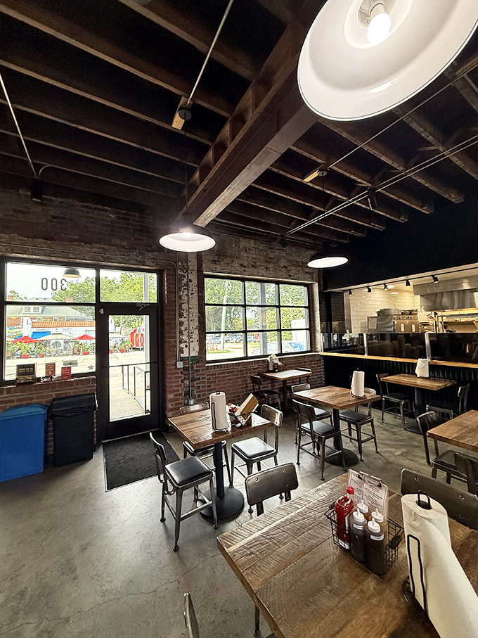 Large windows flood the space with natural light, turning a simple meal into a sun-dappled barbecue experience worth savoring.