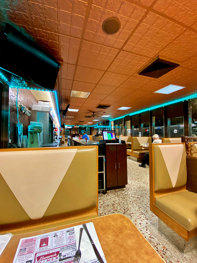The timeless diner atmosphere where every meal feels like a warm family gathering.