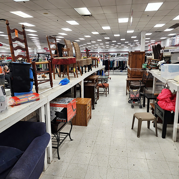 Furniture that's seen more dinner conversations than a family therapist. This elegant dining set with botanical chairs is ready for its second act.