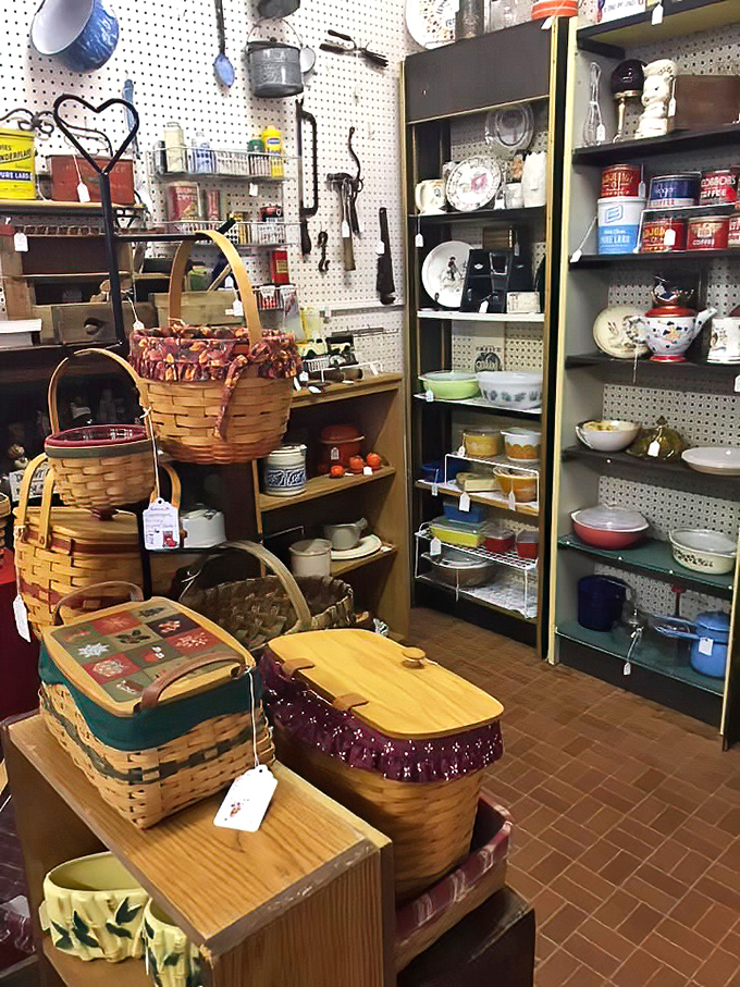 Longaberger basket paradise! These handwoven treasures once dominated Midwestern gift-giving. Now they're waiting for their renaissance in your home.