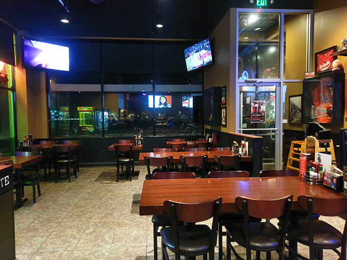 Evening at Rosati's: where the lighting is just right and every table tells a different story. Sports on the screens, comfort on the plates.