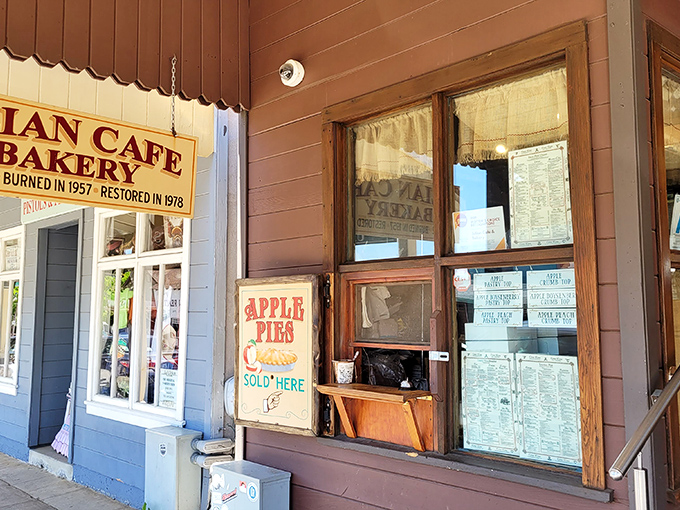 "Apple Pies Sold Here" might be the three most beautiful words in the English language when you're in Julian.