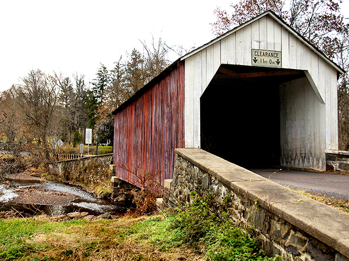 The approach to Erwinna Bridge offers that perfect moment of anticipation&mdash;like the opening scene of a movie where you know something wonderful is about to happen.