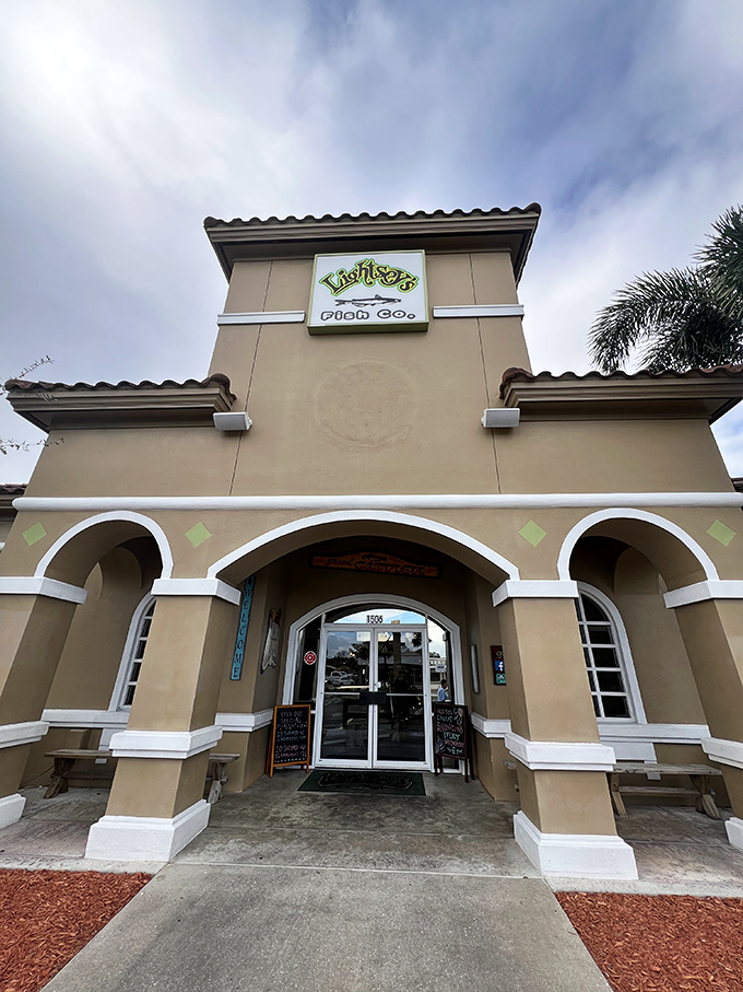 Lightsey's facade promises fresh seafood without the yacht club prices or mandatory white pants dress code.