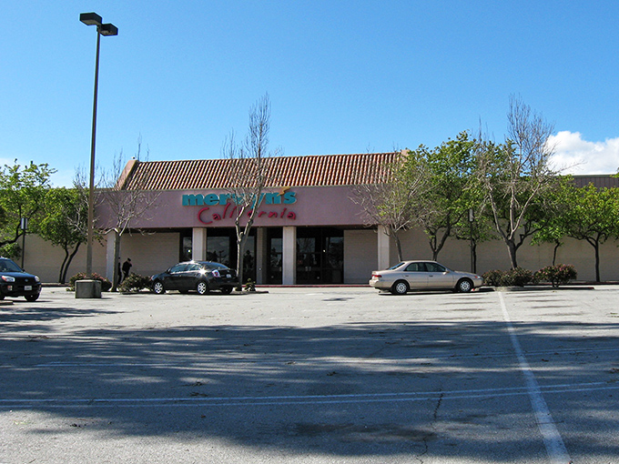 This unassuming storefront holds the promise of California casual dining, where flip-flops are acceptable footwear and ocean breezes come complimentary with every meal.