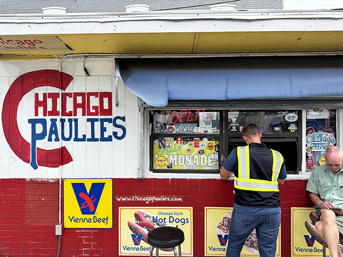 The kitchen window—where Floridians line up for their Chicago food passport. No TSA screening required.