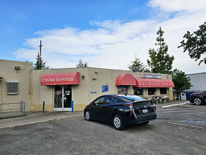 When even the Chinese restaurant gets a lake view, you know you've found something special.