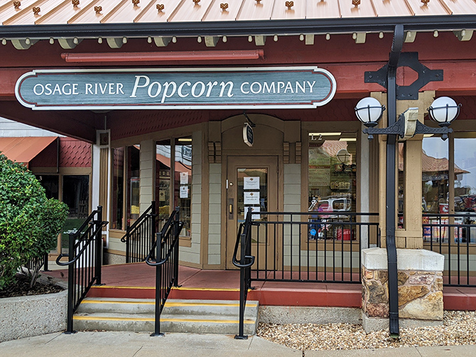 The Osage River Popcorn Company offers a crunchy, munchy shopping companion &ndash; because serious bargain hunting requires serious snacking.