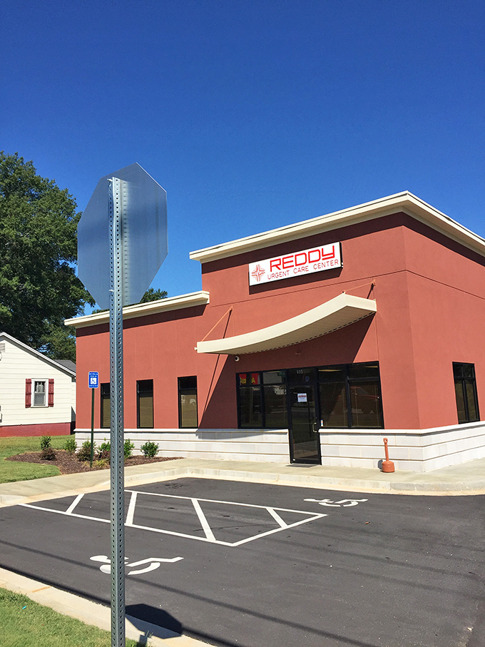 Even urgent care centers in Hartwell maintain that "y'all come back now" vibe, though preferably not too soon or for anything serious.