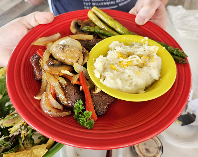 Sirloin tips with mushrooms and those cheese mashed potatoes&mdash;comfort food that hugs you from the inside out.