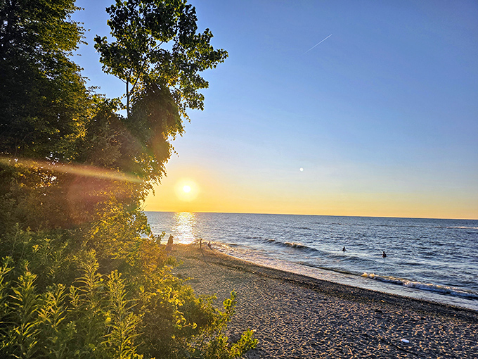 Sunset chasers, take note: Geneva's western shore delivers the kind of golden-hour magic that makes smartphone cameras work overtime and conversations fall silent.