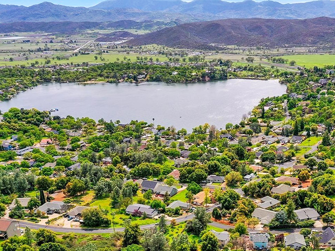 The community spreads around the lake like a friendly hug, proving that good neighborhood planning is an art form worth appreciating.