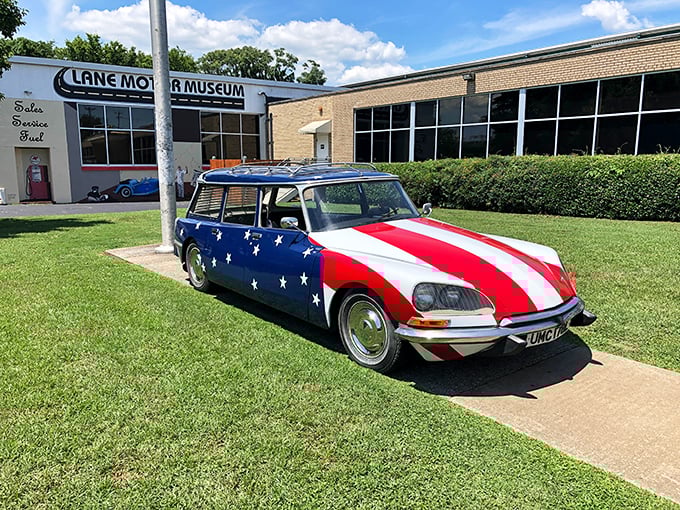 Stars and stripes meet French automotive design in this patriotic Citro&euml;n that screams freedom.