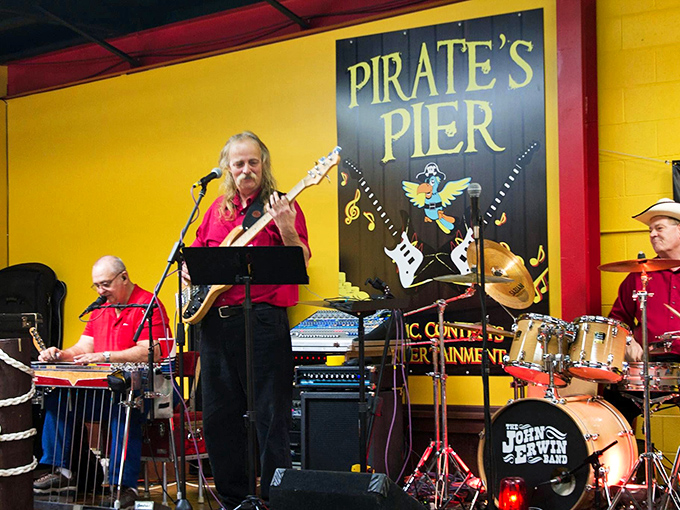 Live music at Pirate's Pier adds the perfect soundtrack to your treasure hunting adventure. Shopping with ambiance&mdash;now that's entertainment!