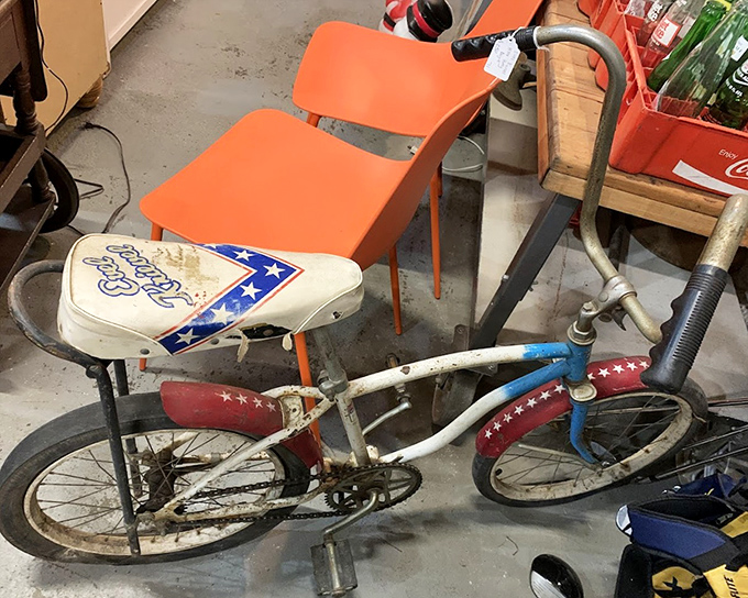 This isn't just an Evel Knievel-inspired bike; it's every 1970s kid's dream machine, stars, stripes, and freedom included.
