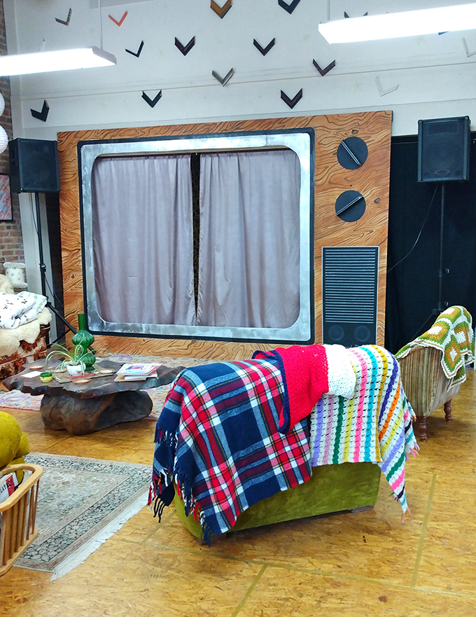 Not just a TV stand&mdash;this vintage television-turned-stage setup proves that Tailwaggers thinks outside the box with its displays.