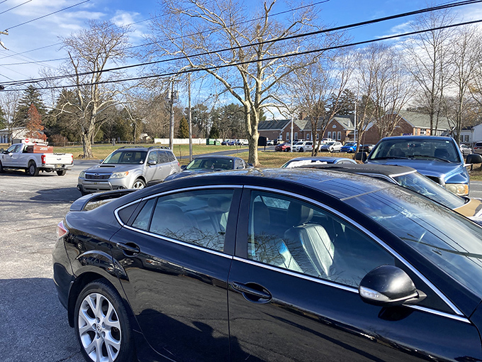 Even Odessa's pizza shop maintains the town's architectural integrity, with its classic white clapboard and distinctive red shutters.