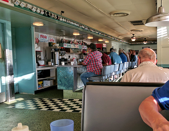 Where strangers become friends over coffee refills and hash browns&mdash;the counter culture of Mel's is the best kind of social network.