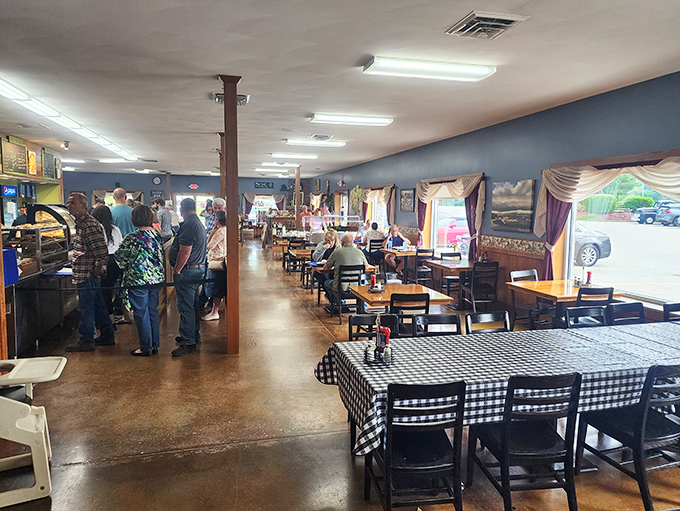 The heartbeat of any good country restaurant&mdash;a dining room filled with regulars who know the servers by name and newcomers about to become converts.