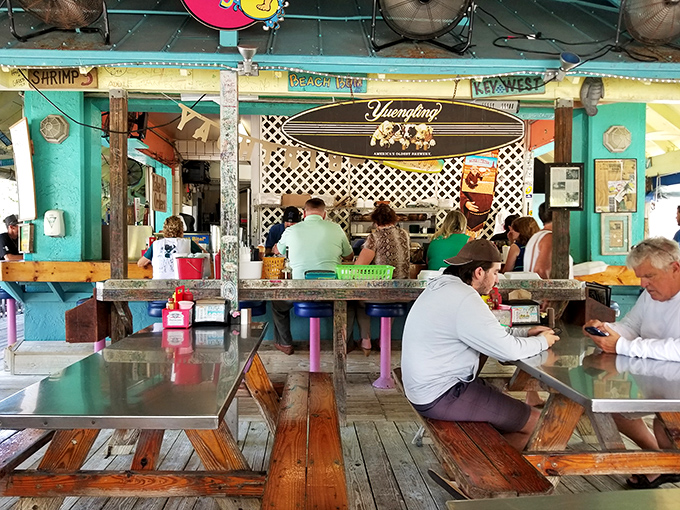 Where locals and visitors break bread together under turquoise beams. The best conversations happen over good food in unpretentious settings.