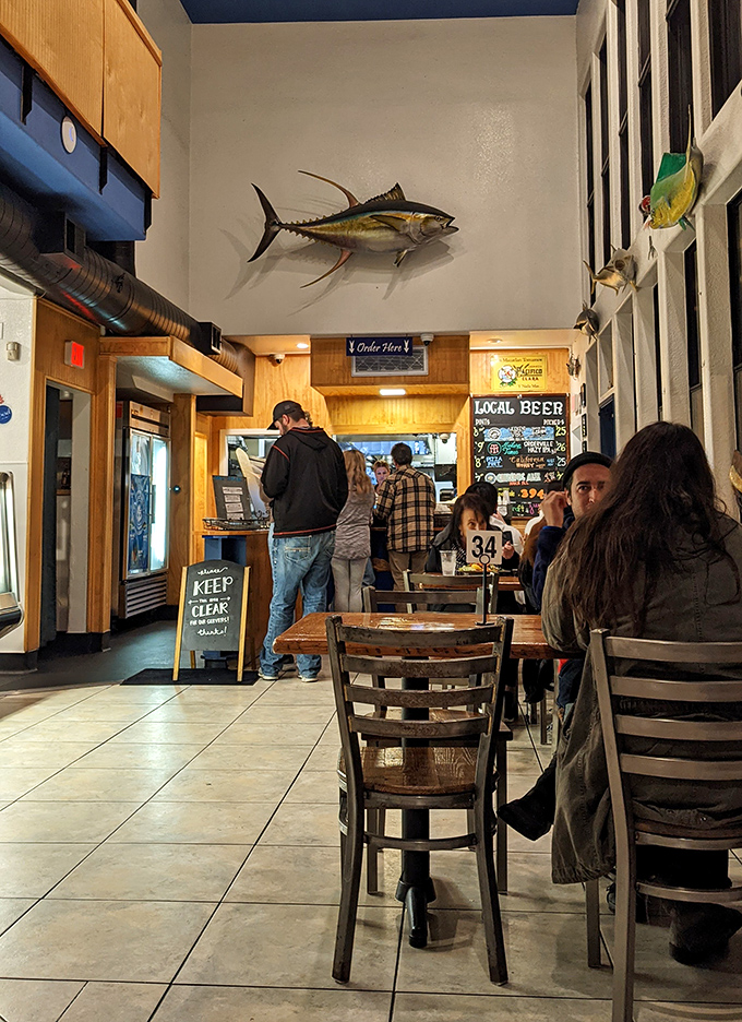 Where satisfied smiles create the perfect atmosphere for seafood indulgence. Your office lunch hour just got an upgrade.