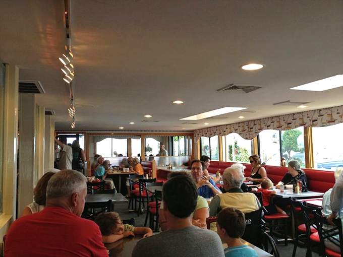 Where locals and tourists break bread—and crack shells—together. The packed house tells you everything you need to know.