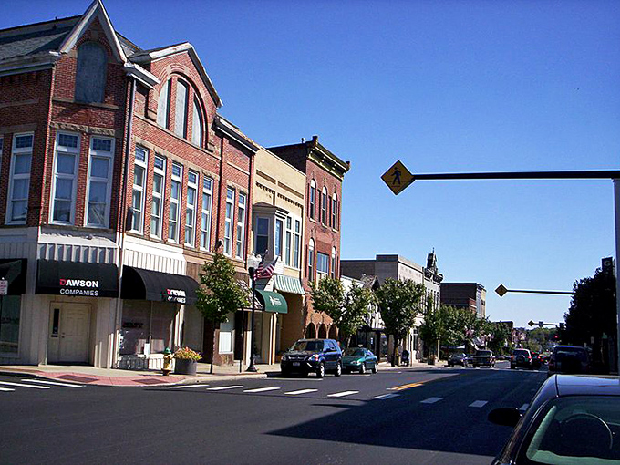 Historic buildings line Ashland's streets like well-preserved time capsules, each brick telling stories without charging museum admission fees.