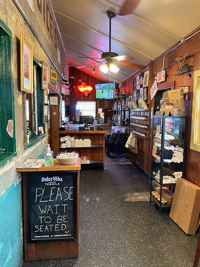 "Please wait to be seated" might be the hardest instruction to follow when the aroma of sizzling fajitas and chile con carne fills the air.