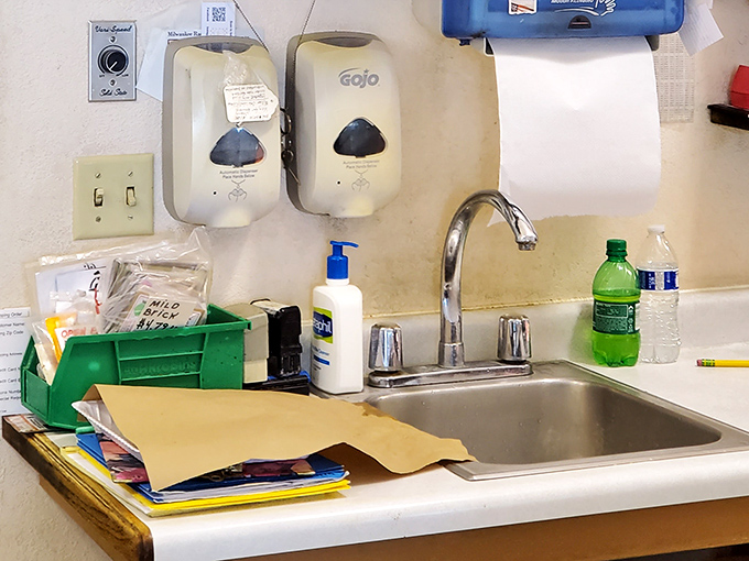 Even the handwashing station has no-nonsense Midwestern practicality. Clean hands make for happy eating at this temple of smoked meats.