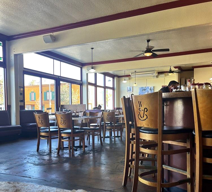 Large windows flood the space with California sunshine, nature's own mood lighting for breakfast.