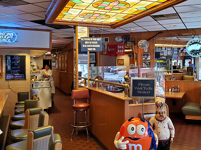 The host stand's "Please Wait To Be Seated" sign might as well read "Good Things Come To Those Who Wait." And they do.