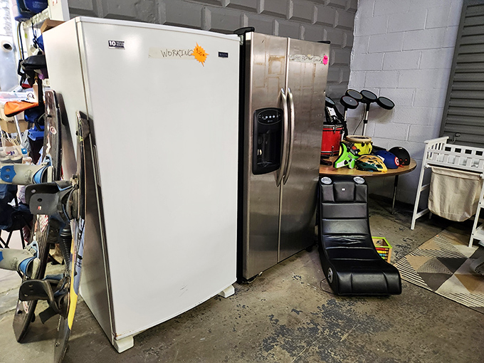 Yesterday's appliances at tomorrow's-budget prices. That white refrigerator might not be Instagram-worthy, but it'll keep your leftovers just as cold.