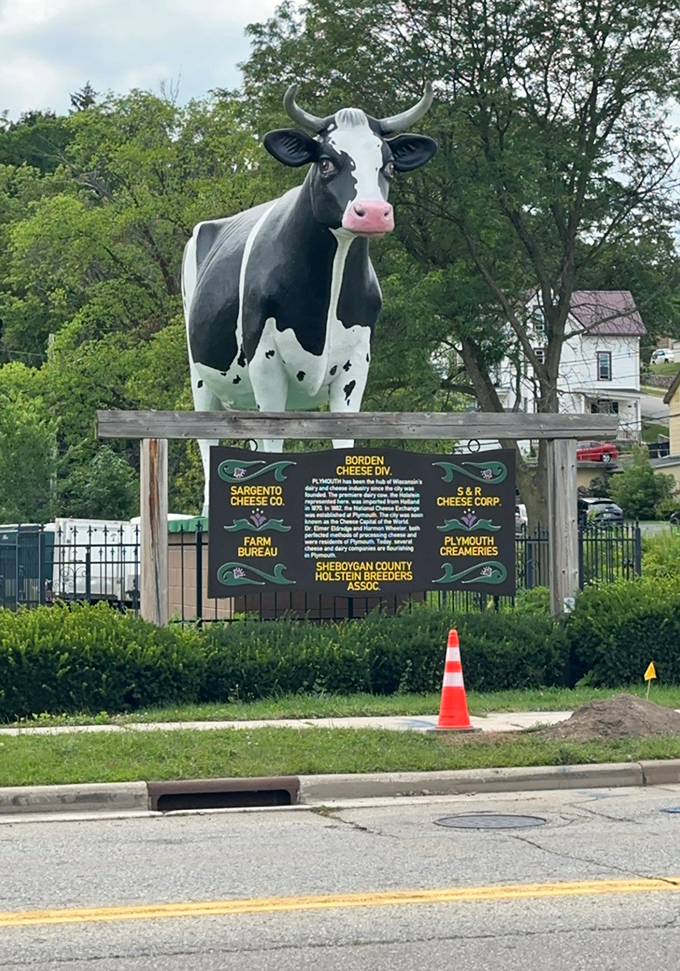 Even from the roadside, Antoinette demands attention. No need for billboards when you have a two-story Holstein on duty.