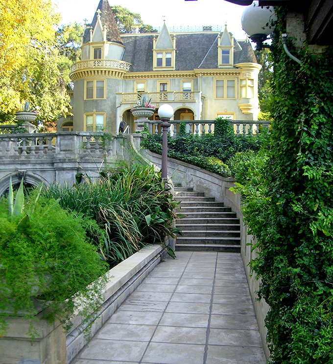 Stairway to heaven? Not quite, but this elegant ascent to the mansion certainly elevates your visit from ordinary to extraordinary.