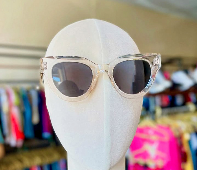 Crystal-clear frames that scream "I'm an architect or possibly a film director" without saying a word.