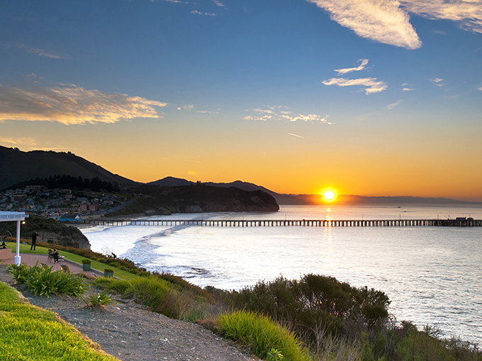 Sunset paints Avila in gold and rose. Even the most dedicated smartphone addicts put down their devices when this daily show begins.