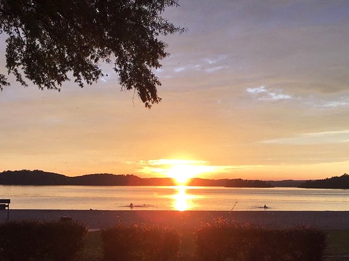 Sunset magic that makes even smartphone photographers look like professionals. Alabama's daily farewell light show.